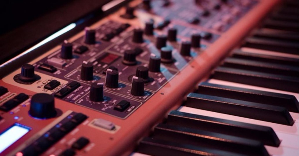 Learning about Electronic Instruments - Teaching Children Music